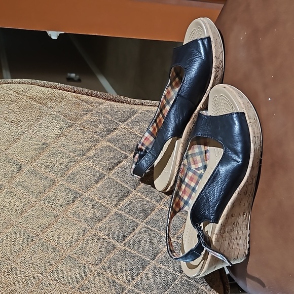 CROCS | Shoes | Crocs Aleigh Leather Slingback Wedge Sandals Shoes Peep ...
